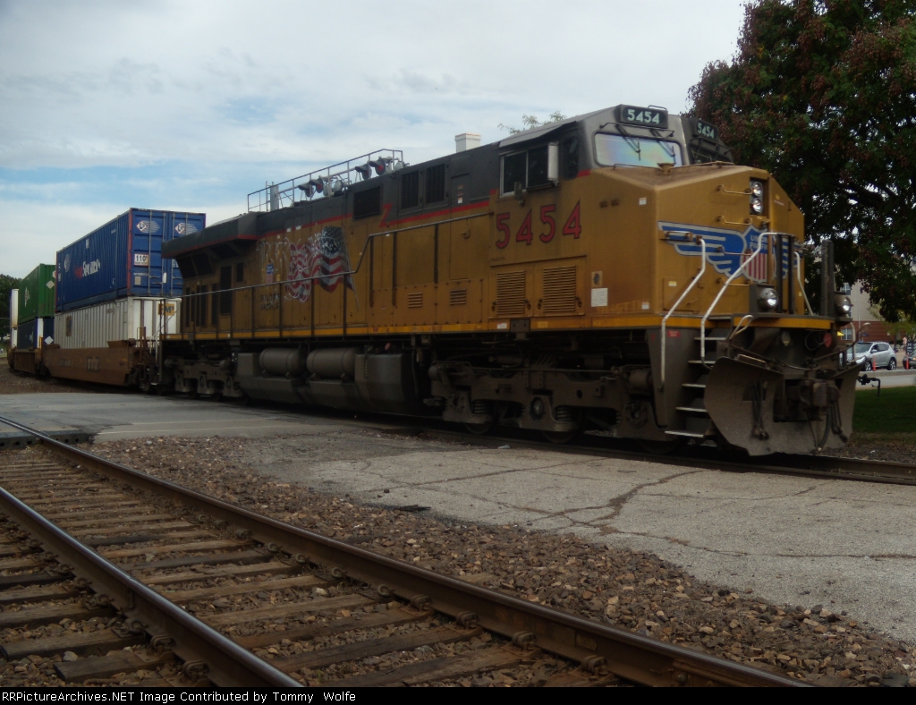 UP 5454 is the DPU on KOAMN